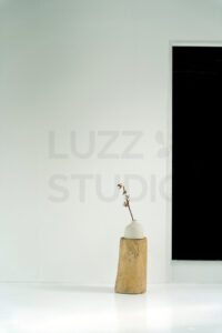 LUZZ STUDIO｜大阪本町・自然光・黒ホリ撮影スタジオ