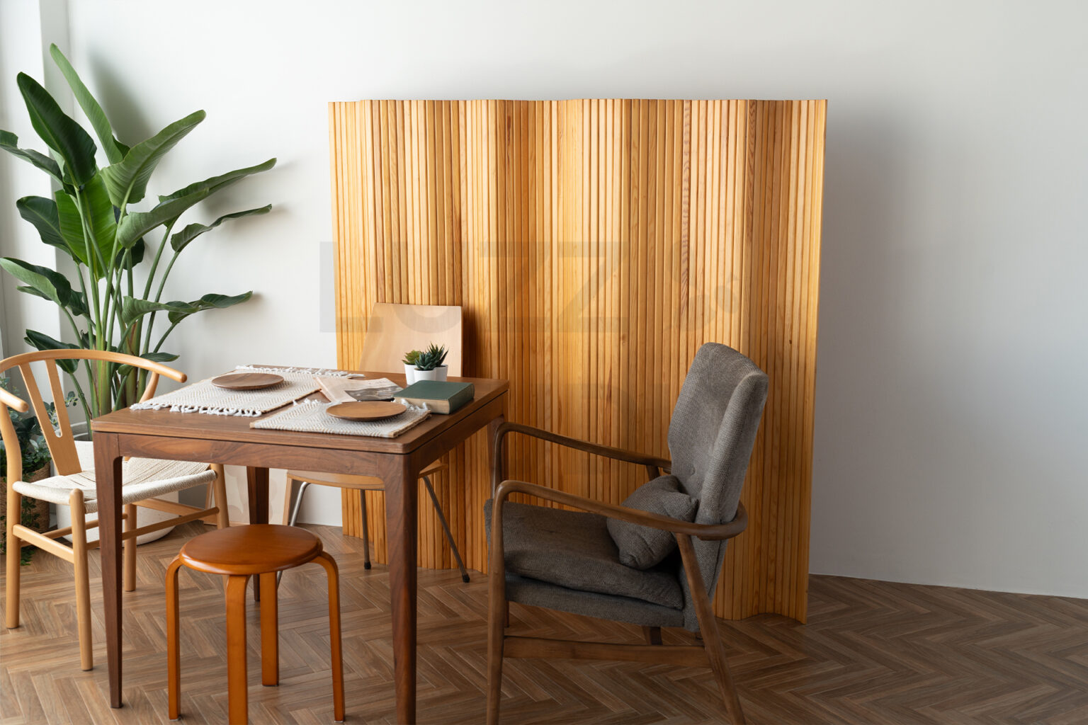 LUZZ STUDIO｜大阪本町・自然光・黒ホリ撮影スタジオ